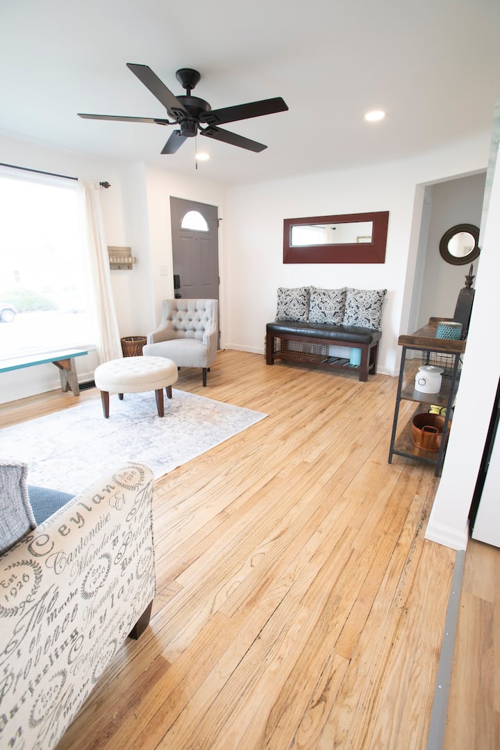Cottage @ Shadle Park 4br/2ba | Patios | Parking | - Spokane, WA