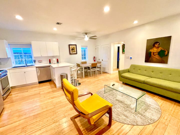 15 Guests South Beach Beautiful Private Apartment - South Beach, FL