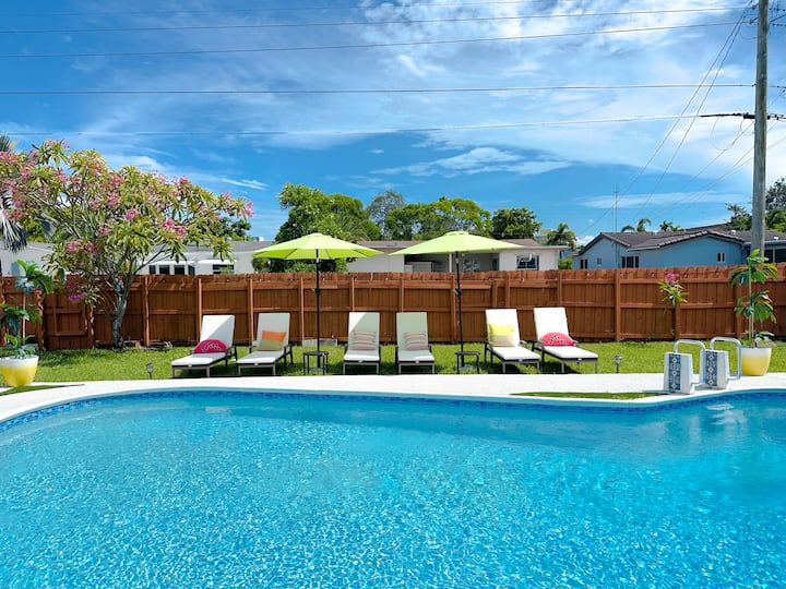 Updated Modern Family Pool Home Near Beach Vibes - Miramar