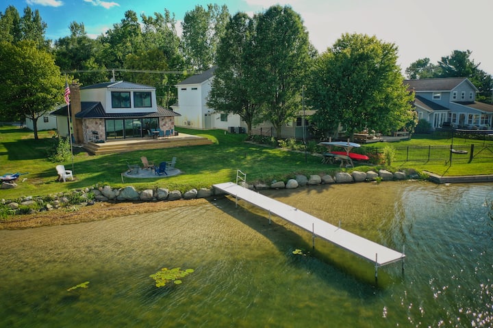 Lucky Catch Cottage 4 Bedroom/2 Bath - On The Lake - Gun Lake Casino