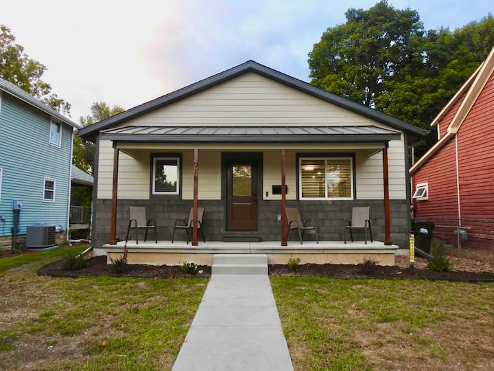 Downtown Iowa City - Brand New Luxury Stay - Iowa City, IA