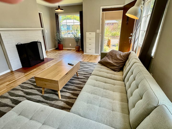 Peaceful House. Hot Tub/fenced Yard. Pets Welcome! - Kerns - Portland