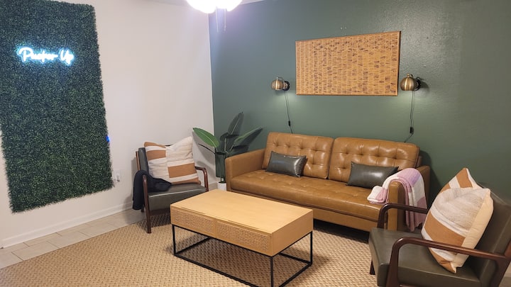 Mid City Modern | 3 Beds (2 Brs) 1 Bath | Brla - 배턴루지