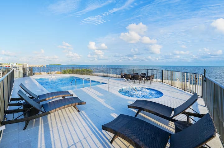 Oceanfront Stay In Key Largo | Pool & Hot Tub - Key Largo, FL