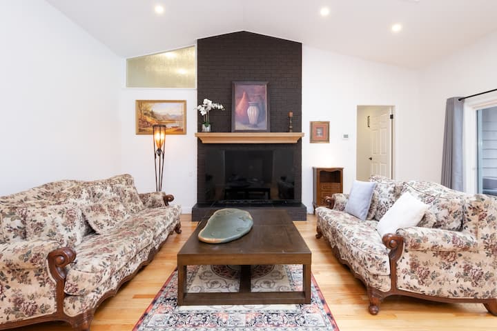 White Rock Luxury Retreat 5br Surrey Home W/ Pool - Surrey, BC