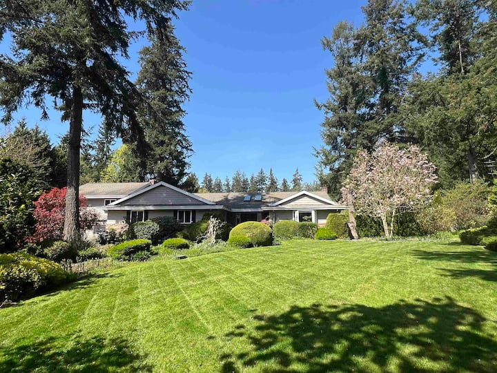 White Rock Luxury Retreat 5br Surrey Home W/ Pool - White Rock
