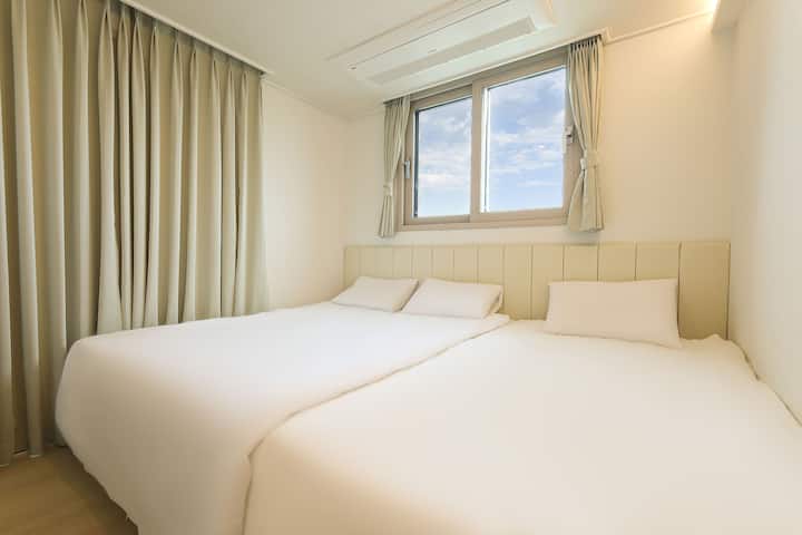 [1.5룸 짐보관] 부산역 도보 3분 하프오션뷰 감성숙소 Marant #1-78 - Busan