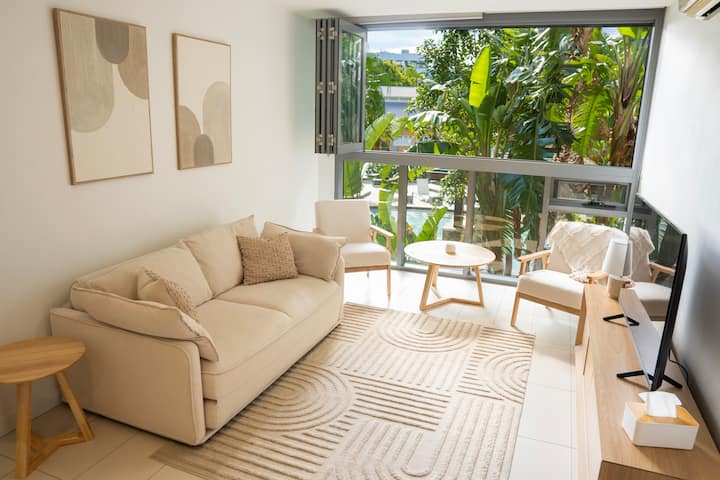 Central, Resort Style 1bdr Apt. Pool Views And Gym - Newstead