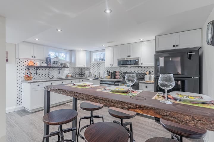 Cozy 2 Bedroom Unit | Wi-fi & Parking - Brantford, ON