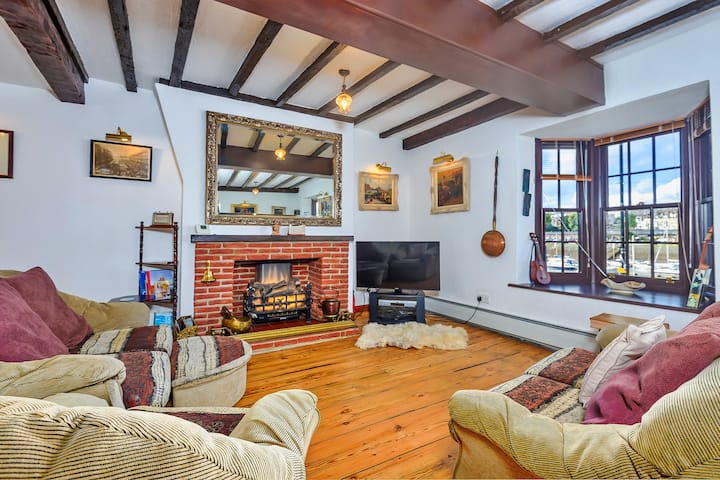 Finest Retreats | Ukulele Cottage - Whitby