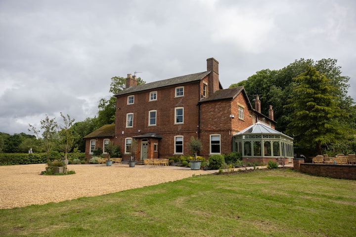 The Manners | Private Pub Retreat | Sleeps 20 - Melton Mowbray