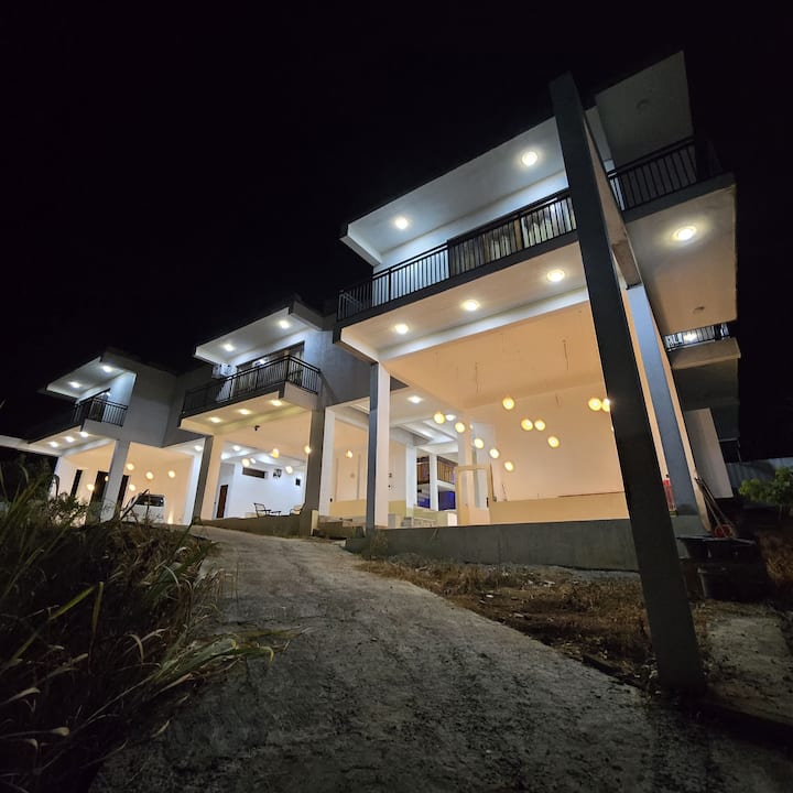 Scenic (Apartment L1-a) 3-bedroom Getaway - Hikkaduwa