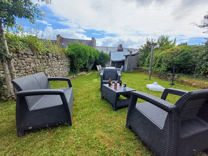 Maison De Ville Familiale - Jardin - Centre Ville - Huelgoat