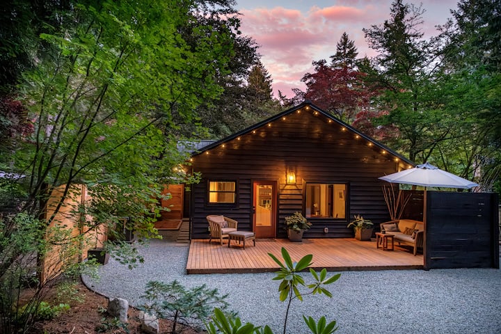Hoot Suite | Nature Retreat + Wood-fired Hot Tub - Vashon, WA
