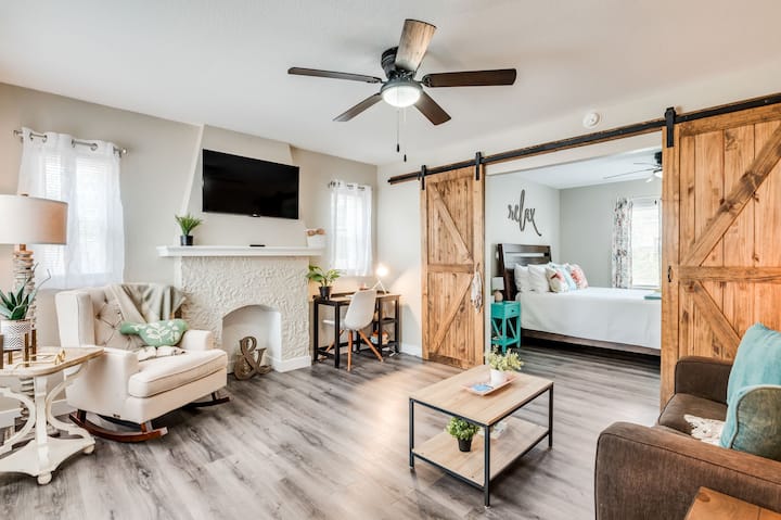 Walking Distance To Downtown Wichita | In Unit W/d - Wichita, KS