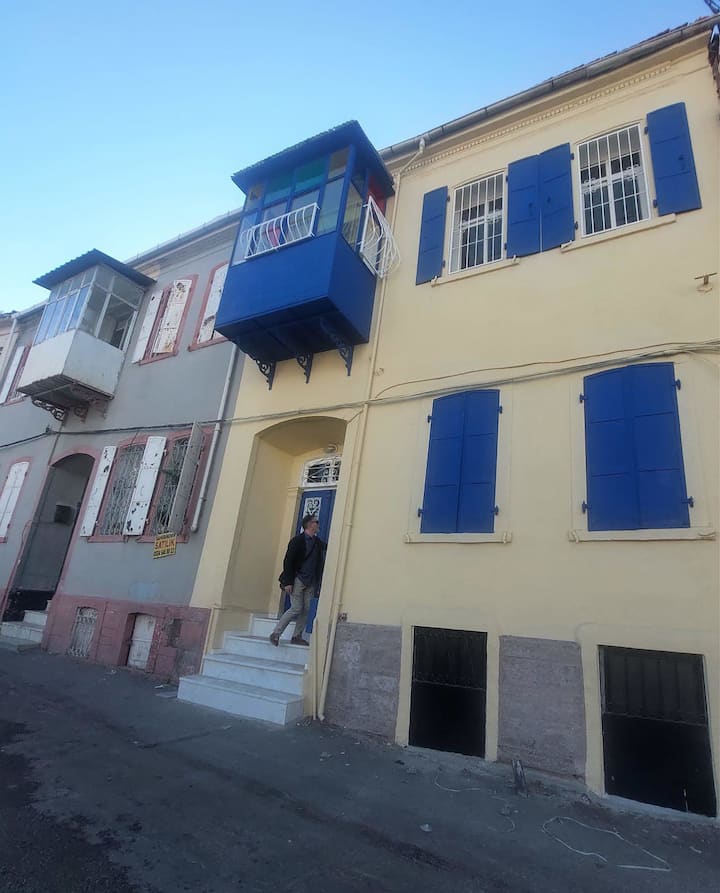 The Blue House, Old Heritage House In Basmane - Bornova