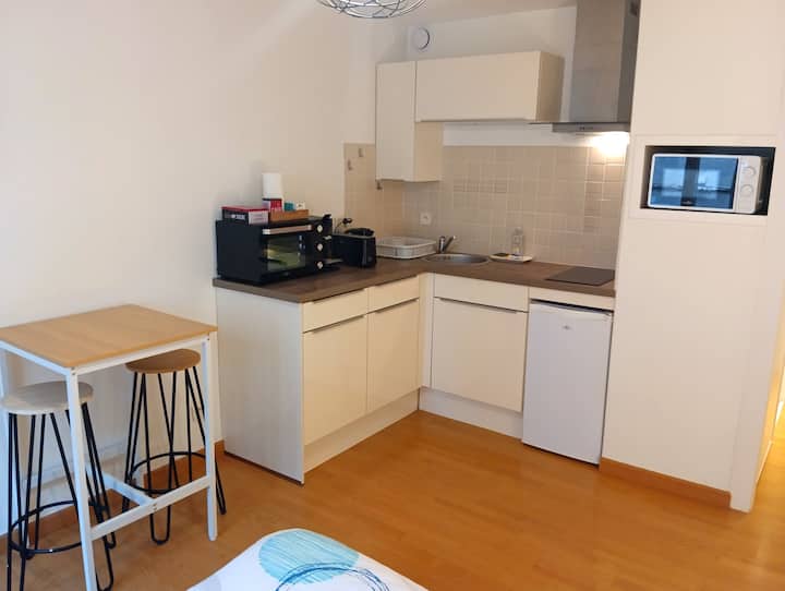 Studio Centre Ville Saint-claude – Tout éQuipé - Saint-Claude