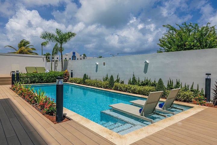 New 1b1ba Spacious Condo W/pool, Gym @ Palm Beach! - Aruba