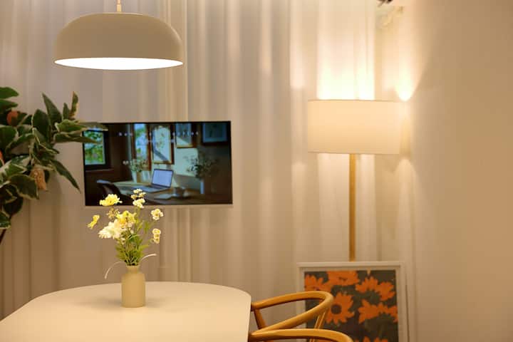 [1월&2월 여행 특가] 프라이빗 모던 숙소｜6인 가족·친구 숙소｜리모델링｜명동｜서울중심 - Zuid-Korea