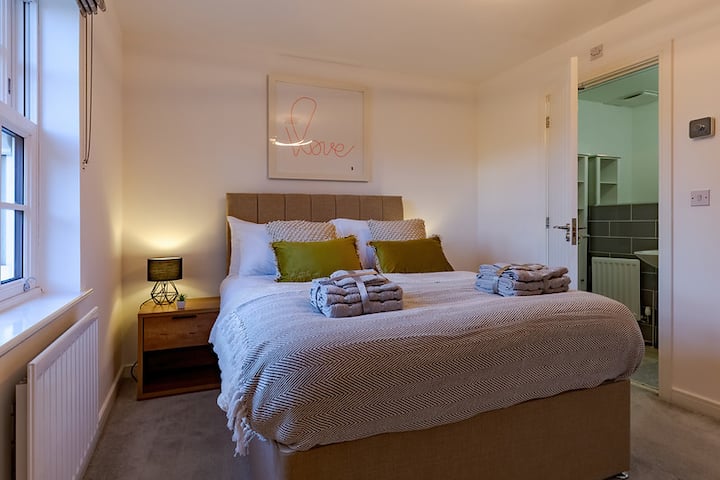 Spacious 3br, 3ba, Parking Wi-fi - Banbury