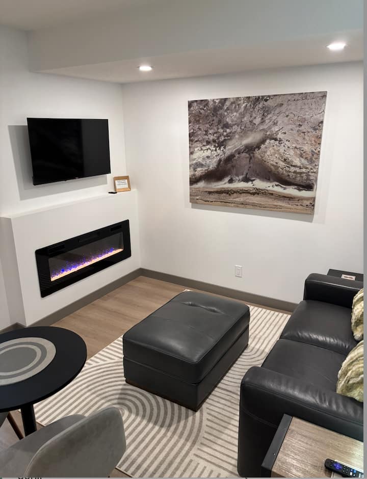 New Basement Suite In Bankview - Calgary