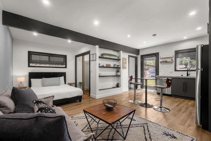 ৎ୭ Clarendon Hideaway ৎ୭ - Los Angeles, CA