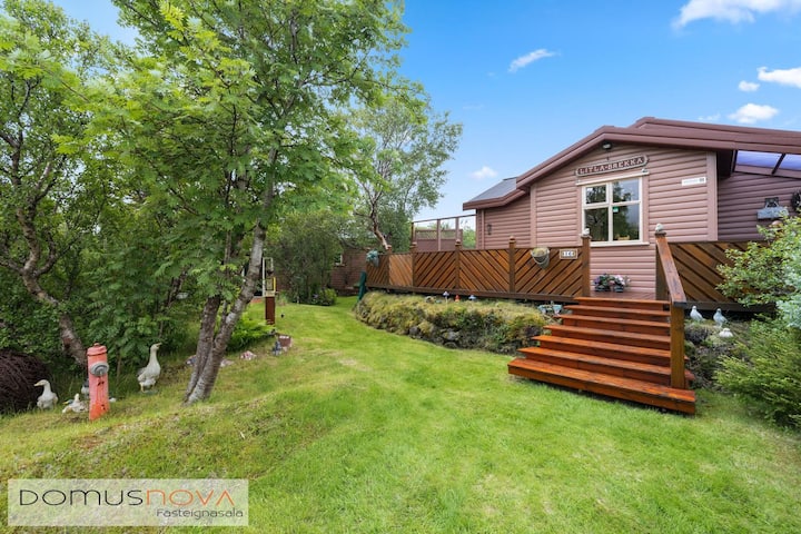 A Peaceful Family Cabin In The Woodland - 冰島