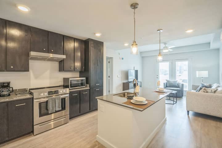 Modern Marble Falls Getaway • Pool + Gym • Lake - Marble Falls, TX