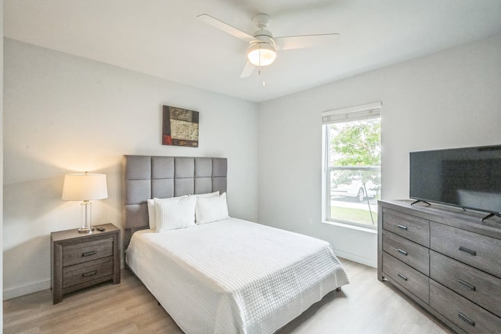 Pool + Gym | 5 Min To Baylor | Lake Life - Marble Falls, TX