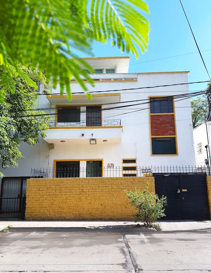 Unique Entire Home Americana Stay Near Chapultepec - Guadalajara