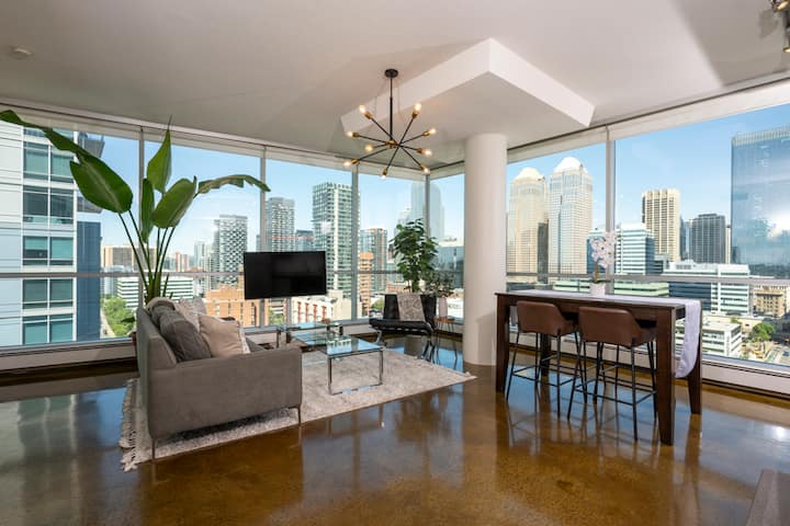 2br | Stunning City Views | Downtown Near Stampede - Fort Calgary
