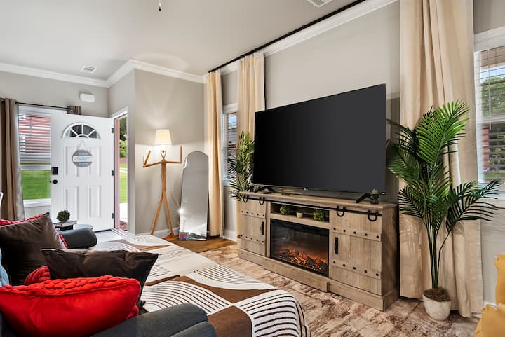 Sleeps 24, By Dt & Uga | 4 King Beds |2 Game Rooms - Athens, GA