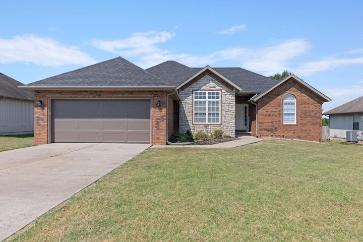 Mid-term Rental - 3 Br, 2 Ba - Springfield, MO