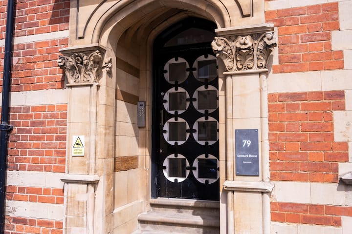 City Centre 2-br Apt | Near Ngh | Parking | Nn1 - Northampton