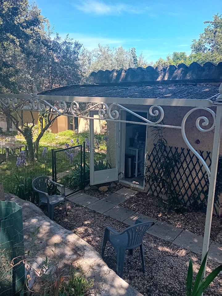 Cabanon Provençal Atypique - Rustrel