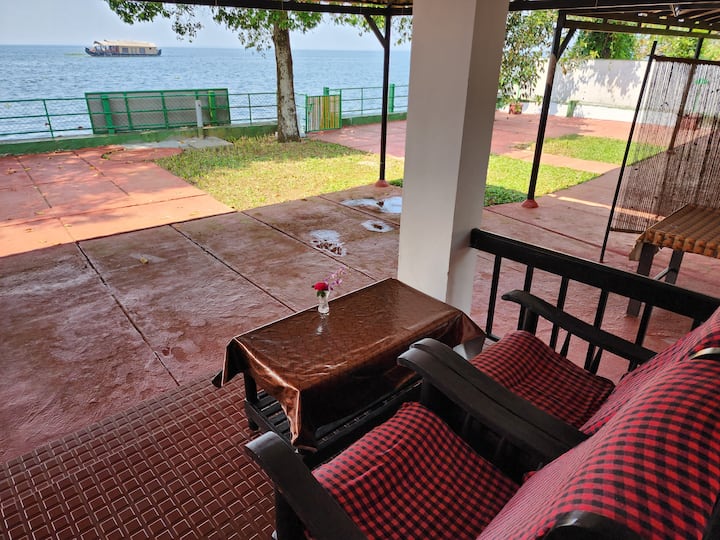 Lakefacing Ac Cottage For 2 Pax In Kumarakom - Kumarakom