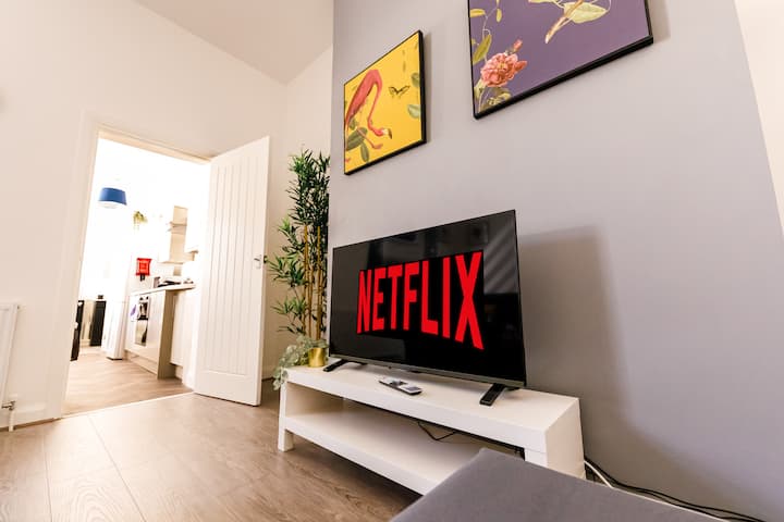 Huge 4bed - Next To Stadium - Contractors Welcome! - Sunderland