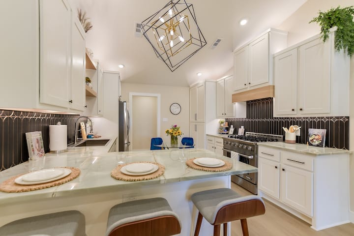 Sapphire Gem - Downtown Georgetown - Georgetown, TX