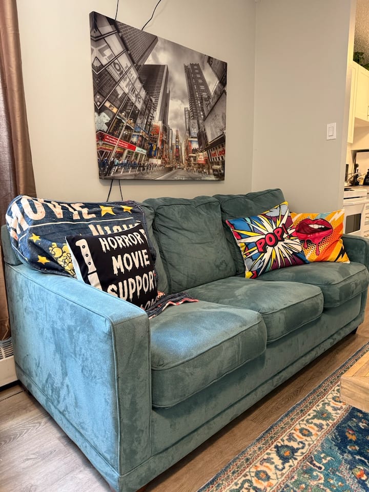 Movie Lovers Apartment In Vibrant Inglewood - Calgary