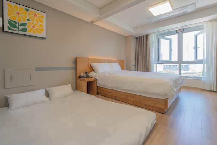 223.위치최고#청초호뷰#속초해변5분#넷플릭스·주차편리·5성급침구 - Sokcho-si
