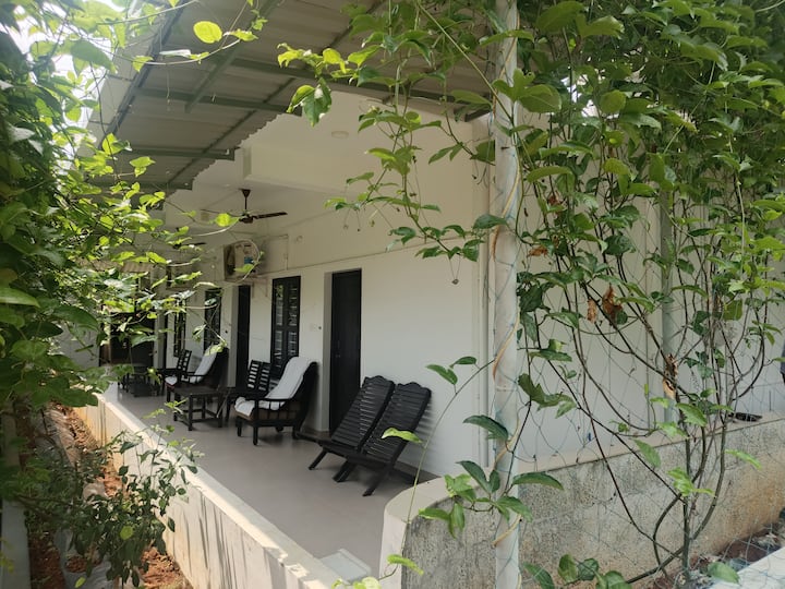 Standard Ac Room Near Vembanad Lake In Kumarakom - Kumarakom