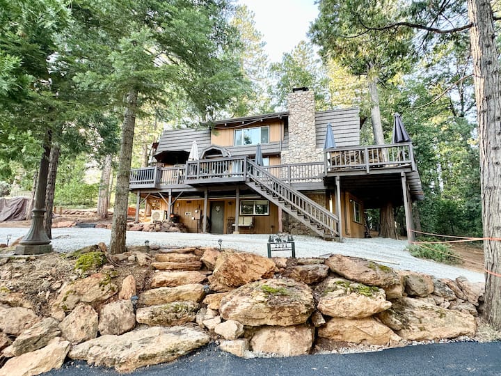 The Treehouse Blue Lake Springs Chalet - Arnold, CA