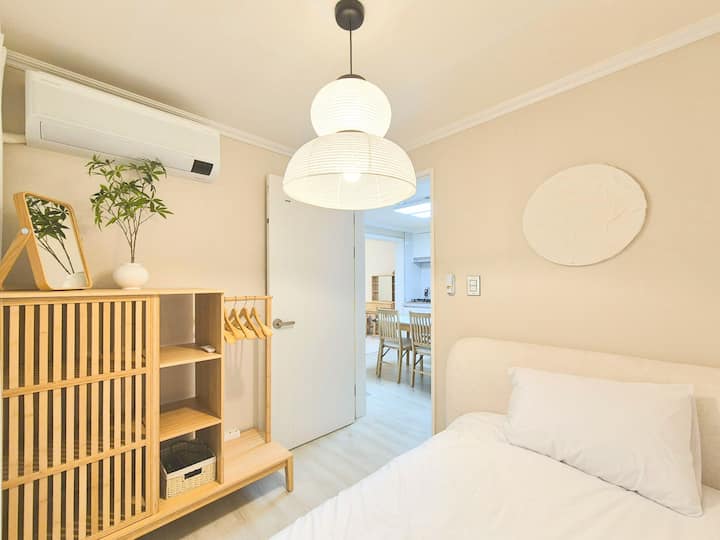 화곡역 | 김포공항/무료주차/홍대입구/여의도/고척돔/광화문/경복궁/명동/강남 - Bucheon-si