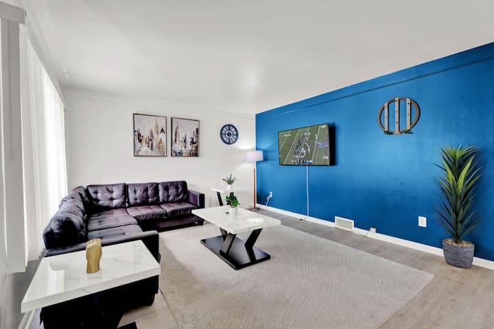 Charming Retreat For 6 | Downtown Bham - Sterling Heights, MI