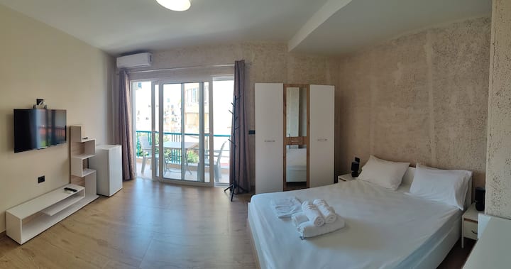 Johnny`s Room With Balcony 1 - Saranda