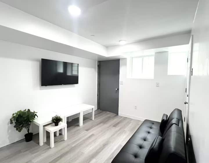 2 Bedroom Apartment - Outdoor Water Park, Lynbrook