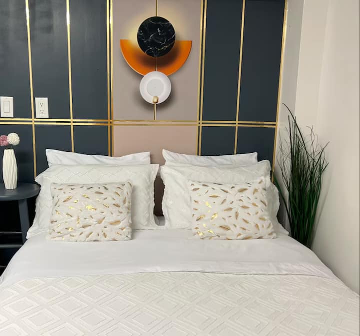 1 Bedroom Apartment - Outdoor Water Park, Lynbrook