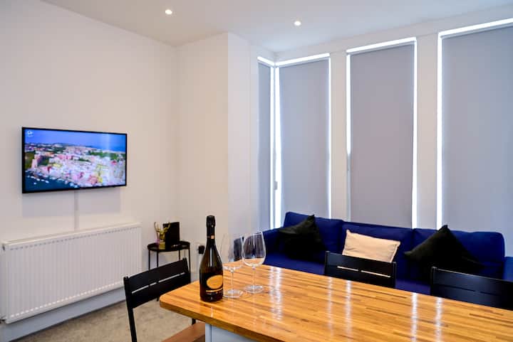 Llandaff - Modern, Bright & Central W/parking - Barry