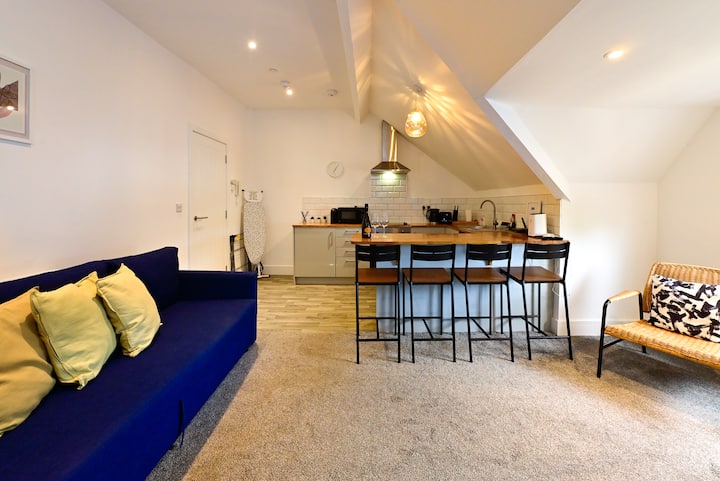Roath - Modern Flat Near City Centre W/parking - Barry