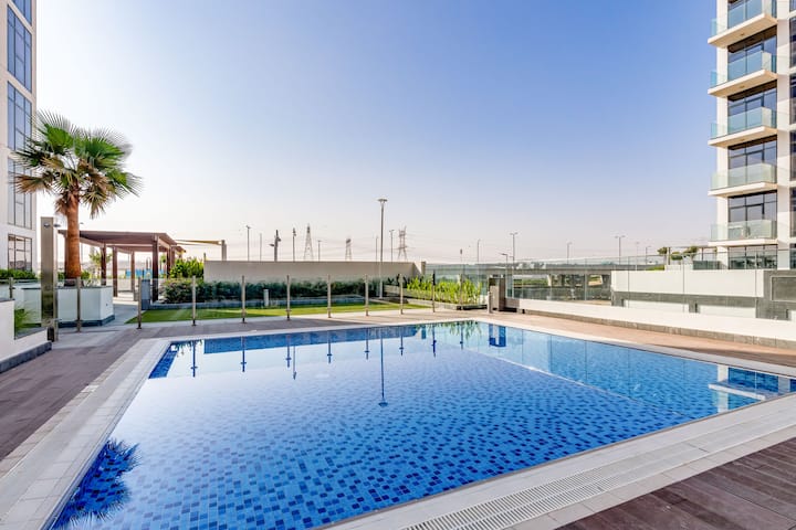 Azizi Riviera 40 Stylish 2br W Balcony, Gym, Pool - Dubai